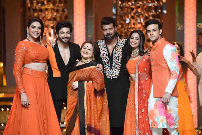 Time for celebration: Zee TV kutumb shoots a special anthem - The Tribune