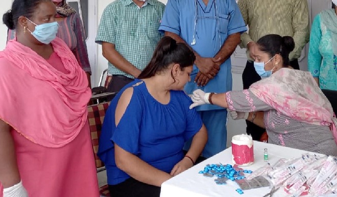Punjab starts vaccination drive for protesting farmers at Tikri - The ...