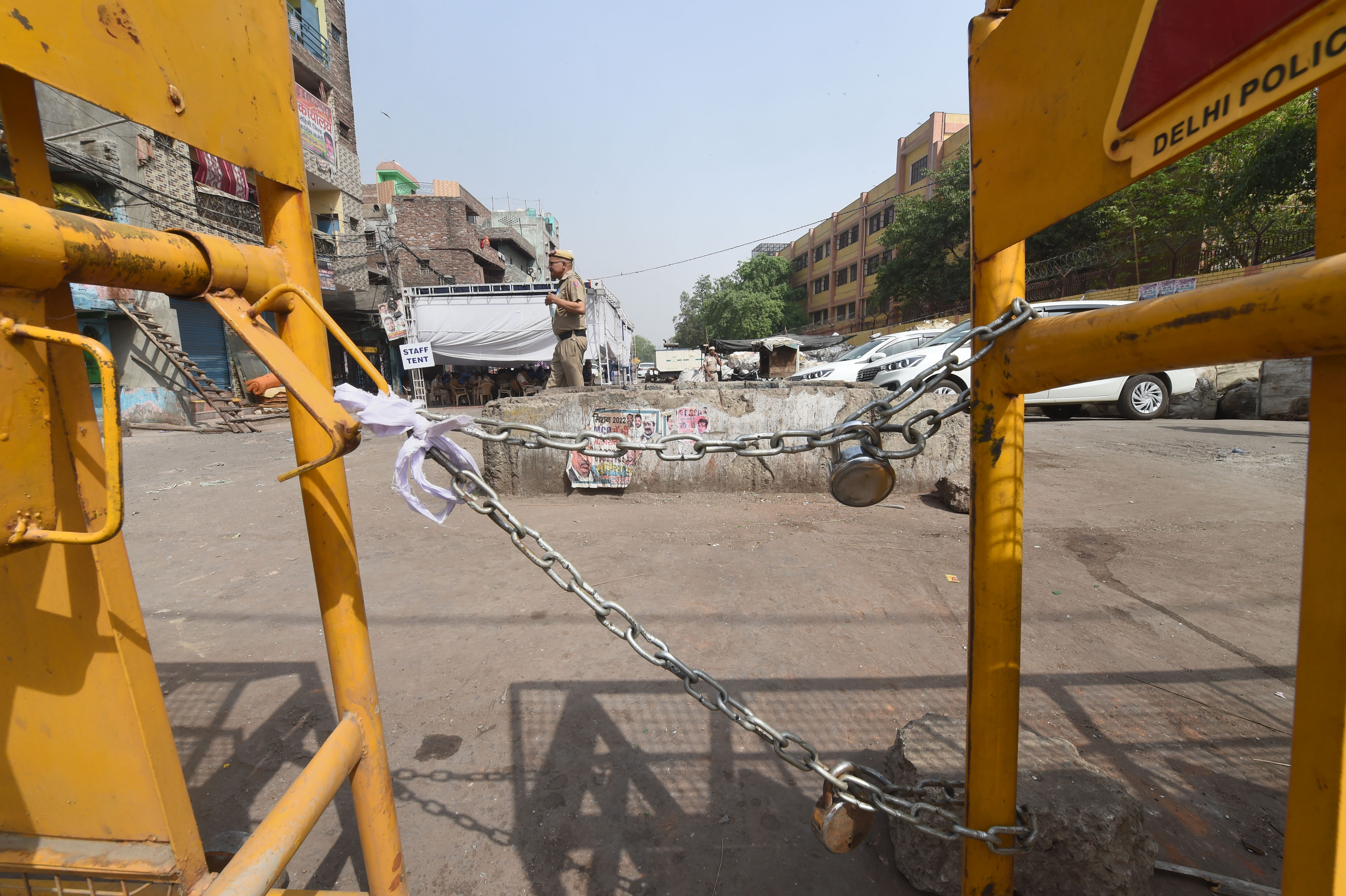 Jahangirpuri’s C-Block heavily barricaded; residents stay indoors ...