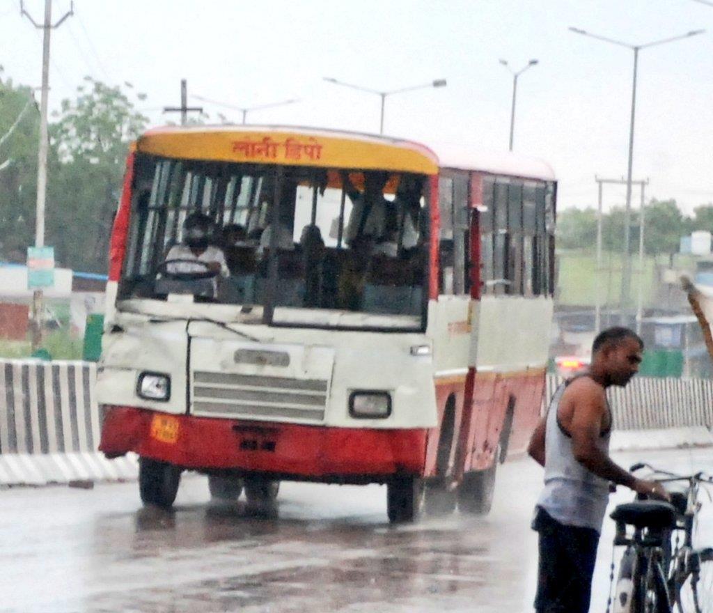 This driver had to wear a helmet while driving UP roadways bus, here is ...