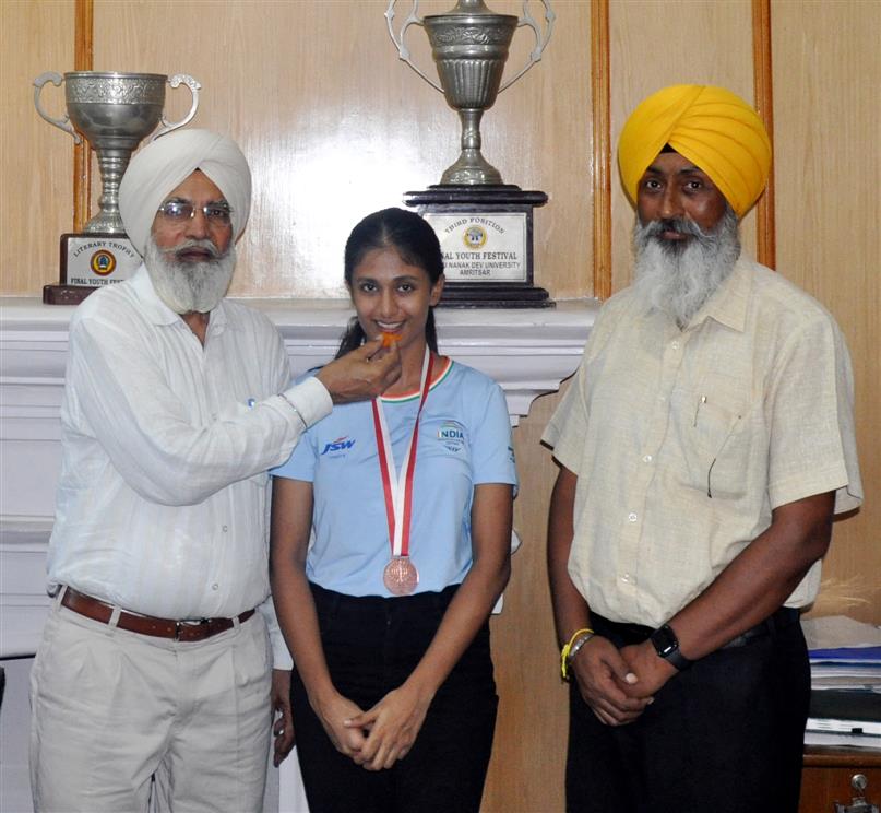 Commonwealth games: 2 Khalsa College, Amritsar, girls shine in fencing ...