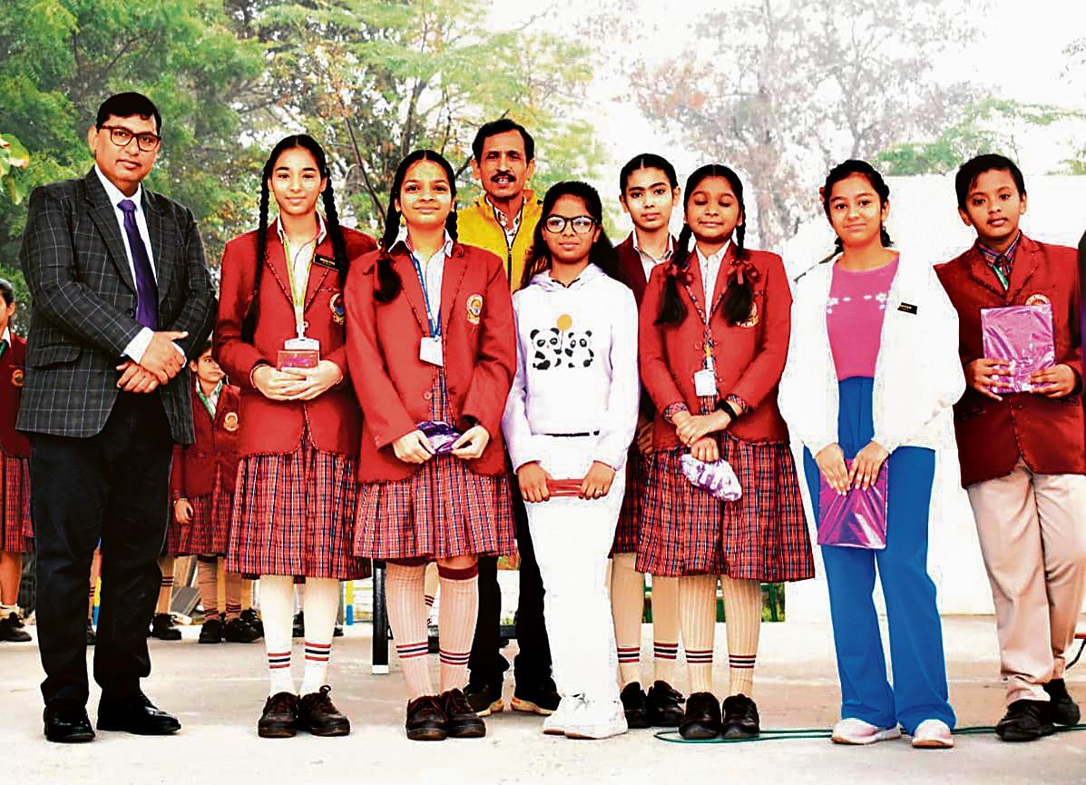 Prize distribution at Babu Brish Bhan DAV Public School, Moonak - The ...