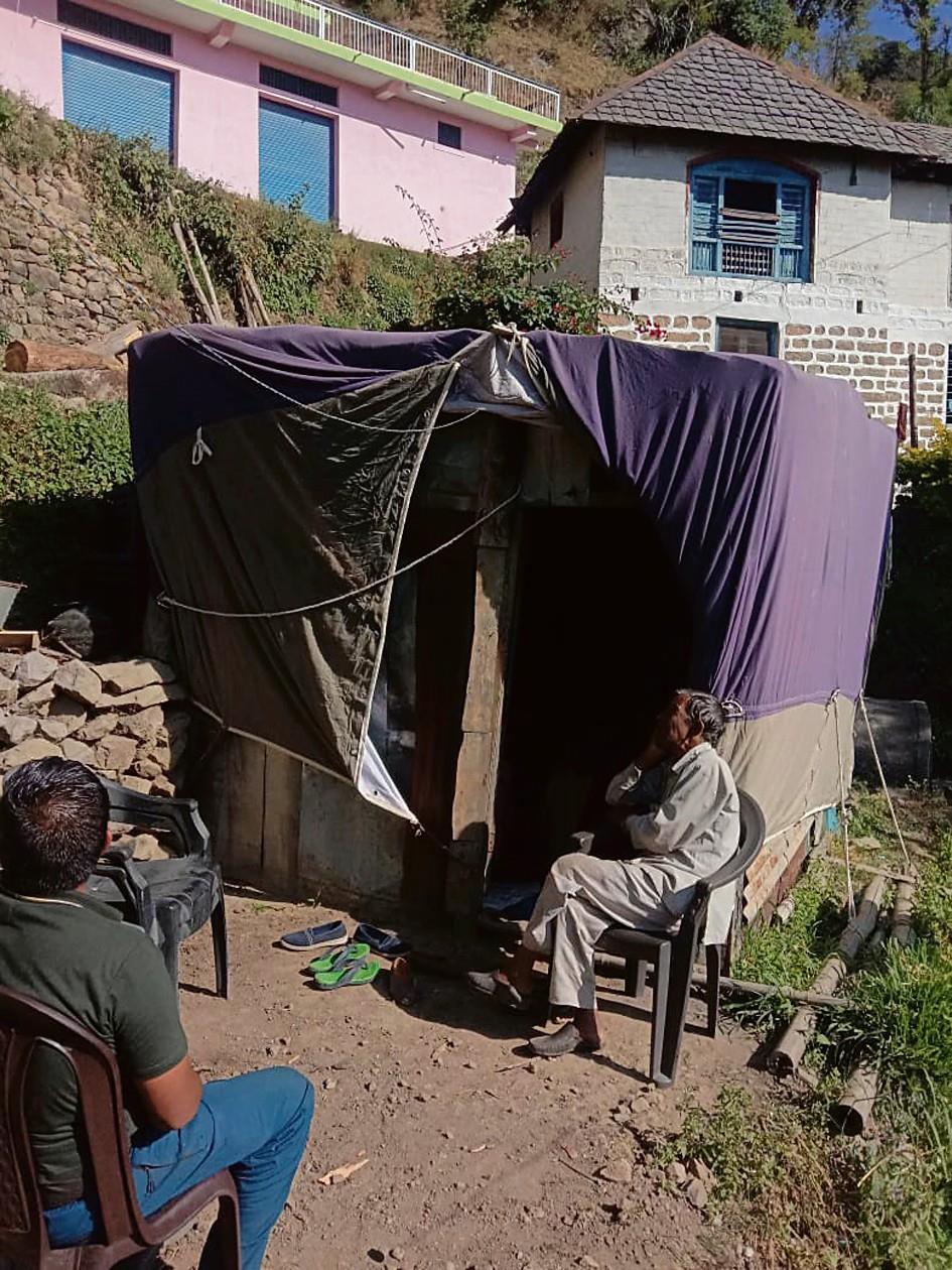 Houses lost in flashfloods, Mandi families spending nights in tents ...
