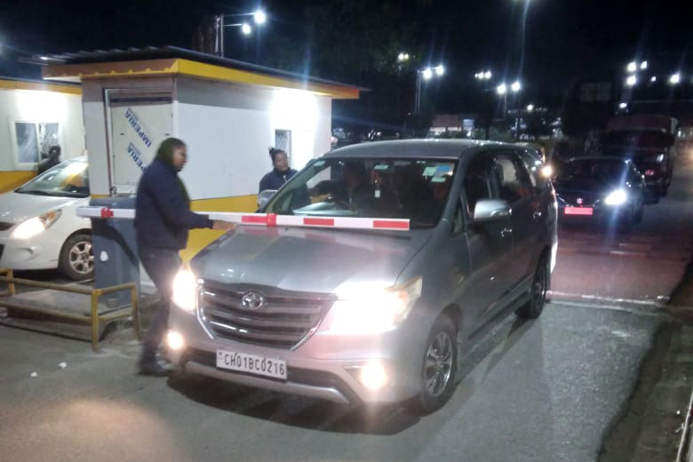 Parking Mess: Improve system or pack up, Railways tells contractor amid ...