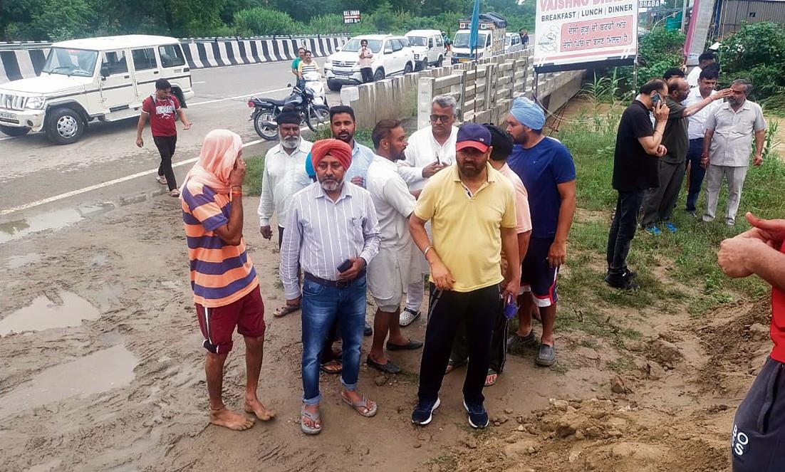 Balachaur SDM leads from front, sets example - The Tribune