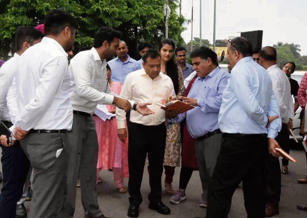 Reach office by 9 am sharp, only in formals: New Panchkula DC to staff ...
