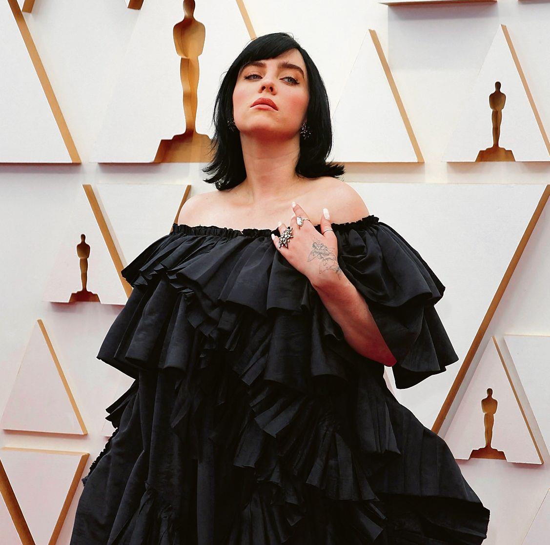 Singer Billie Eilish performs in Ireland despite being 'really sick ...