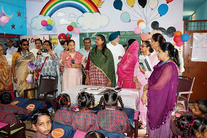 Standing committee on empowerment of women visits Mananwala school ...