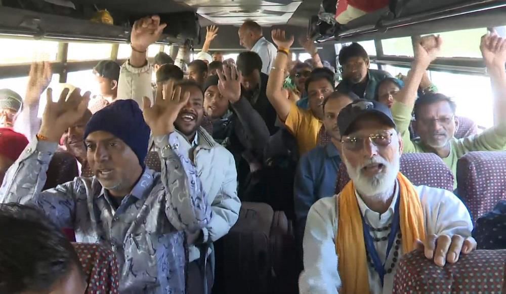 Fresh batch of over 3,000 pilgrims leaves Jammu for Amarnath shrine - The Tribune