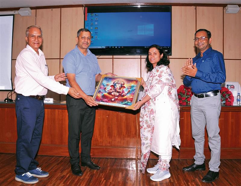 Karnal: Hi-tech cattle semen evaluation in offing - The Tribune