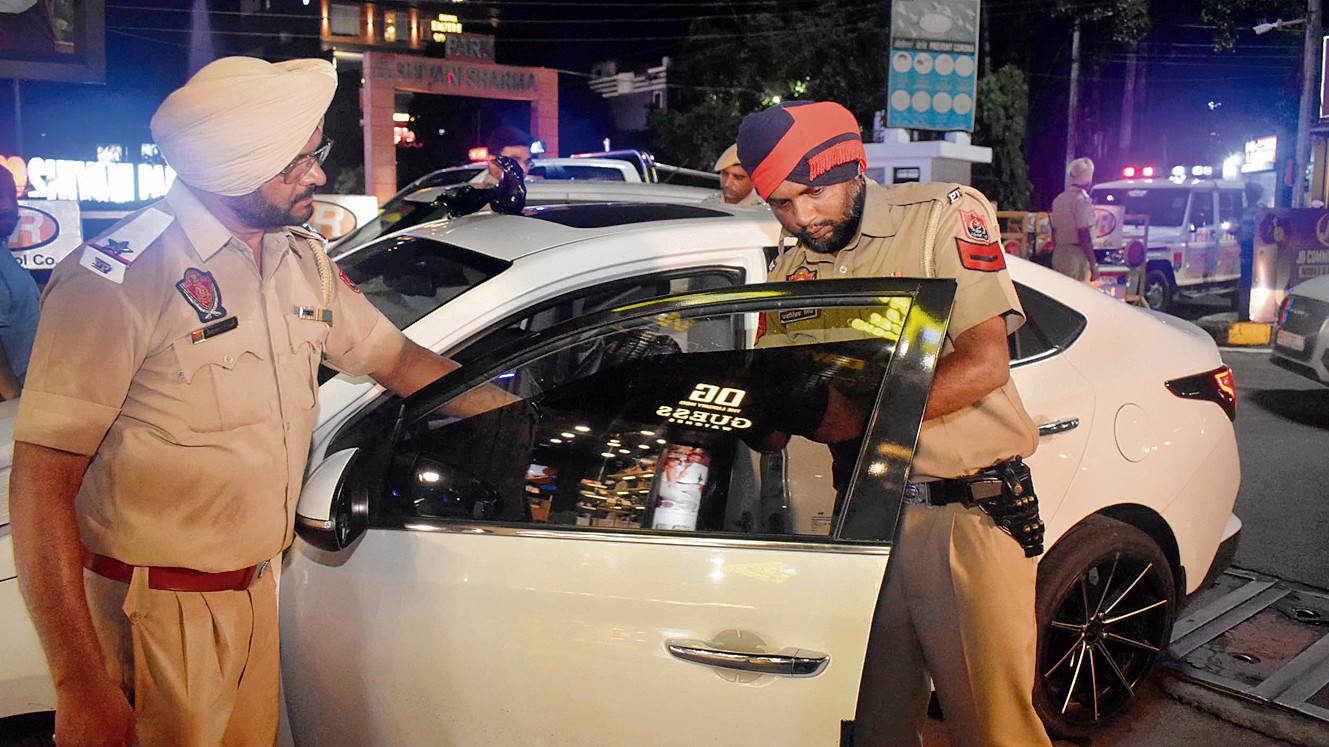 Night patrolling beefed up to check traffic violations - The Tribune
