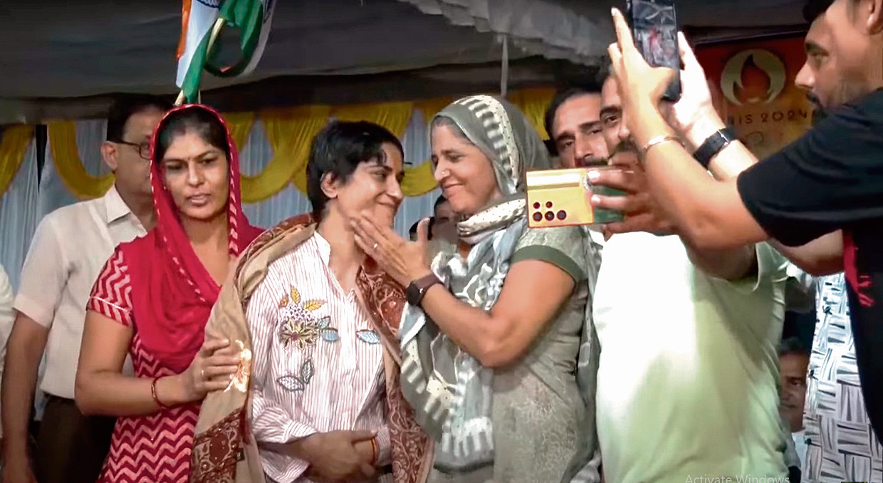 Long battle ahead, says Vinesh Phogat at native Balali village - The ...