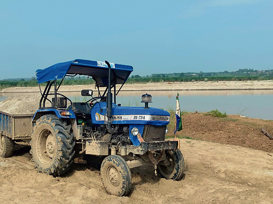 Five sand-laden tractor-trailers seized at Abdullahpur village in mand ...