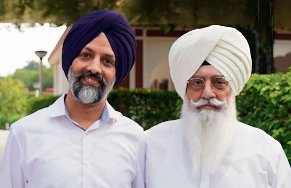 Day after flip-flop over Beas dera head, Dhillon and Gill share stage ...
