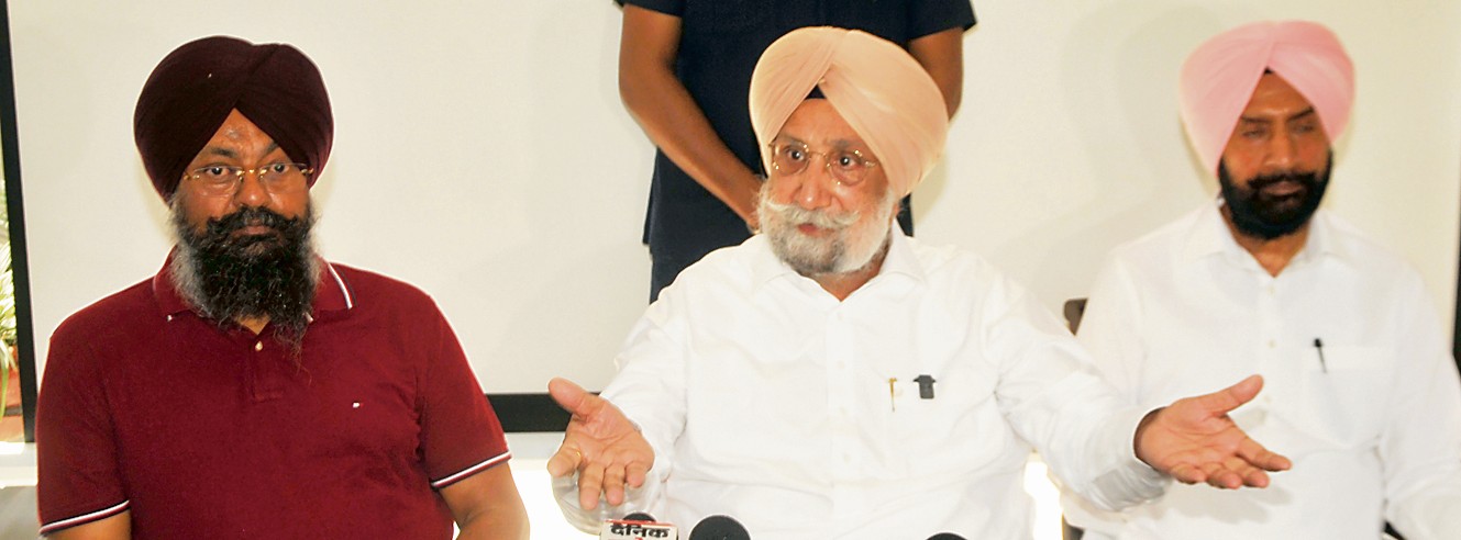 Gangsters terrorising voters, alleges Congress MP Sukhjinder Singh ...
